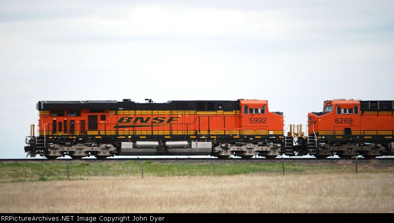 BNSF 5992